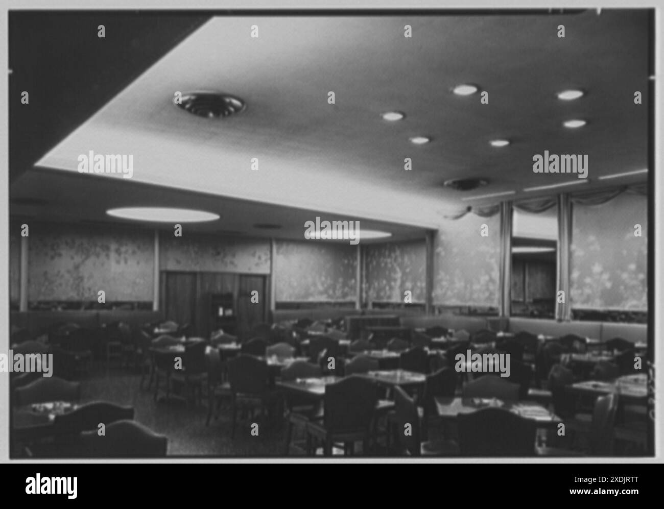 Schrafft's, Broadway and 43rd St., New York City. Main floor restaurant ...