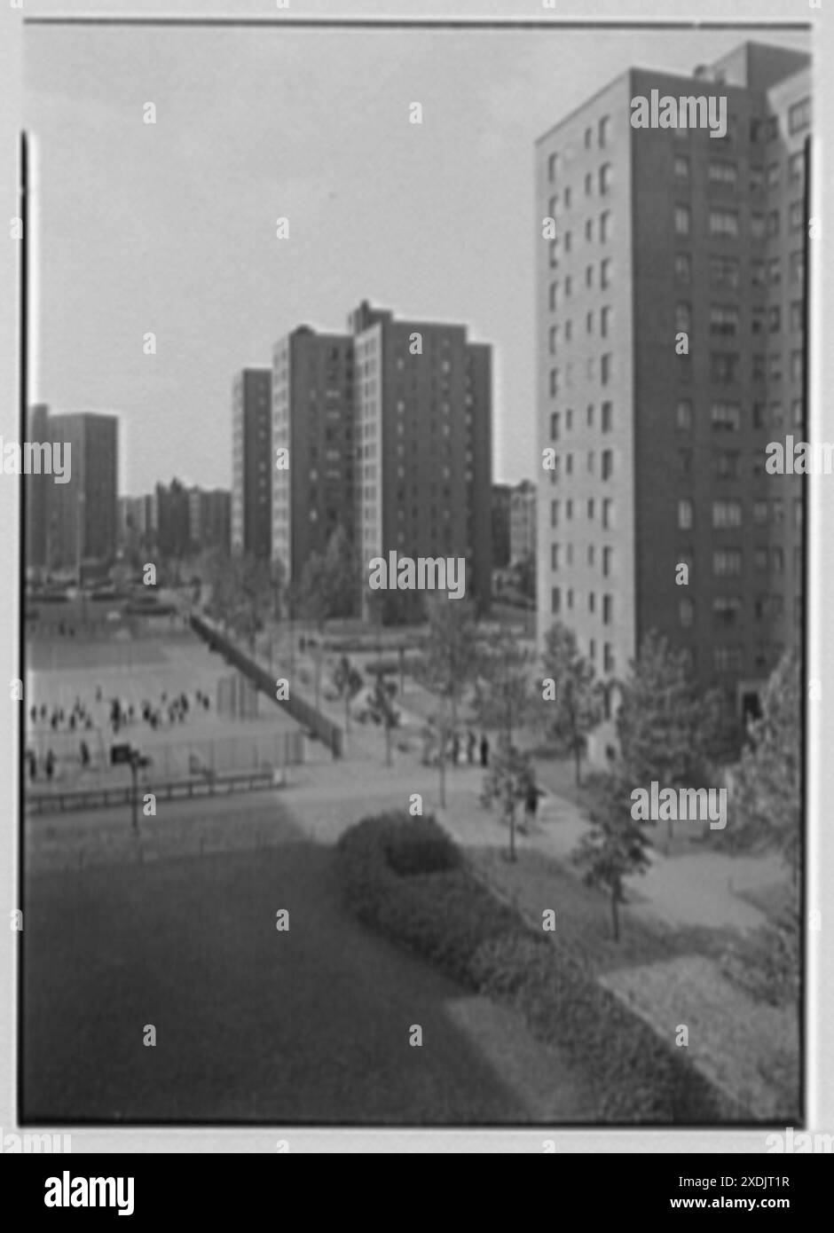 Riverton, Madison Ave., at 135th St., New York City. Side view of plaza ...