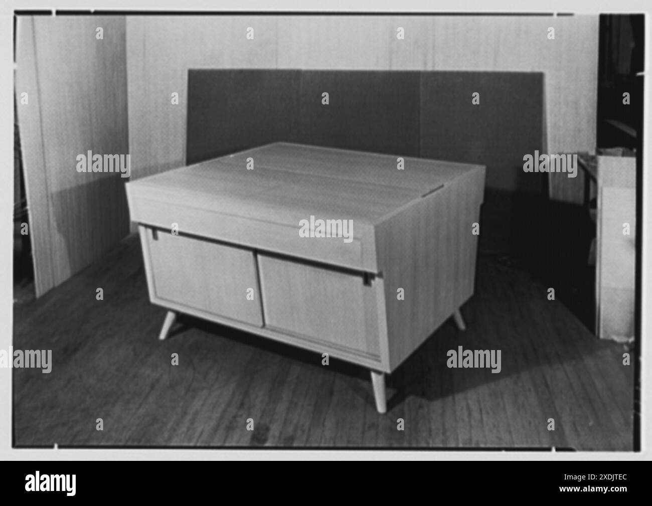 Lighting fixtures customer Black and White Stock Photos & Images - Alamy