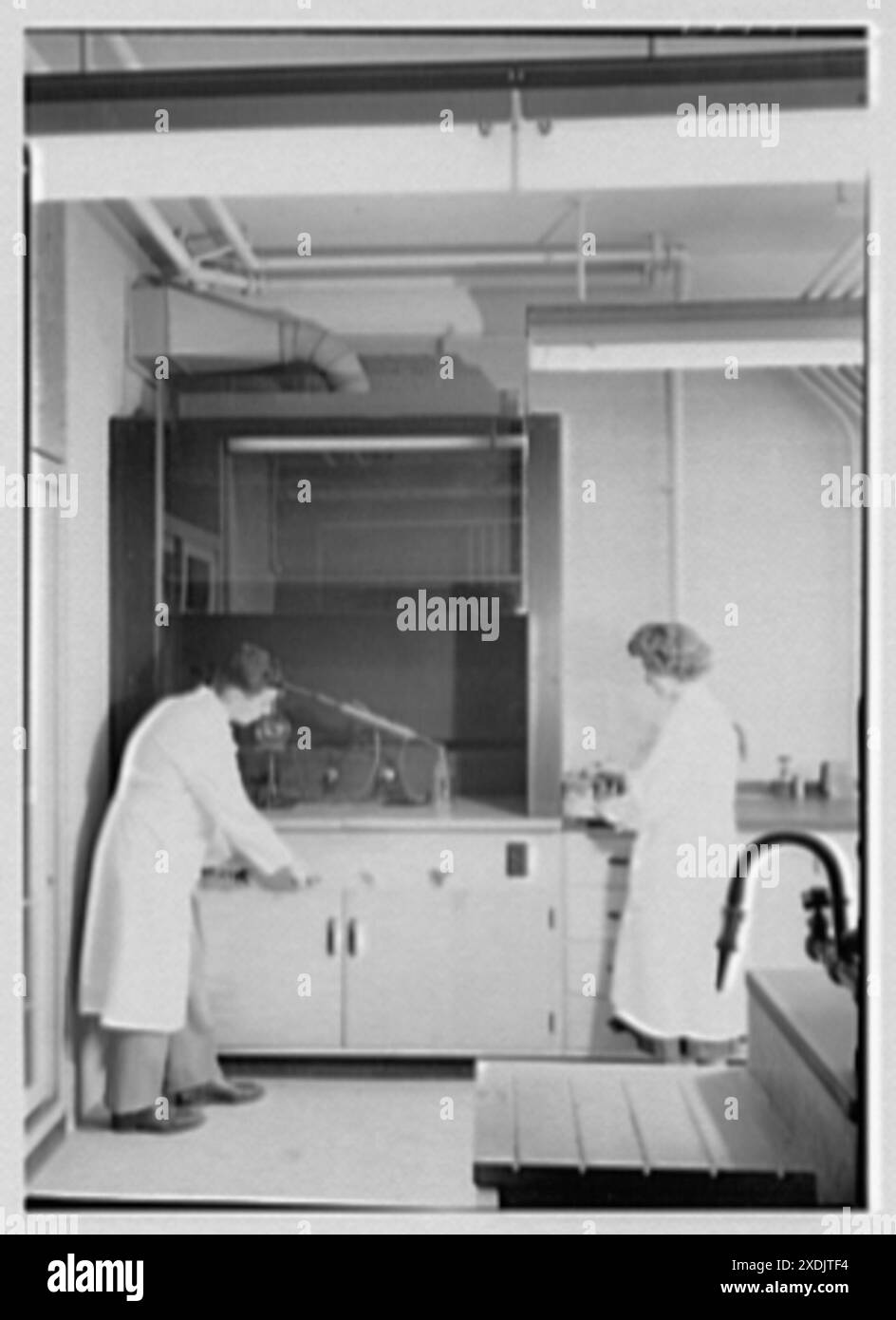 Bellevue Medical Center, New York Hospital. Laboratory I. Gottscho ...