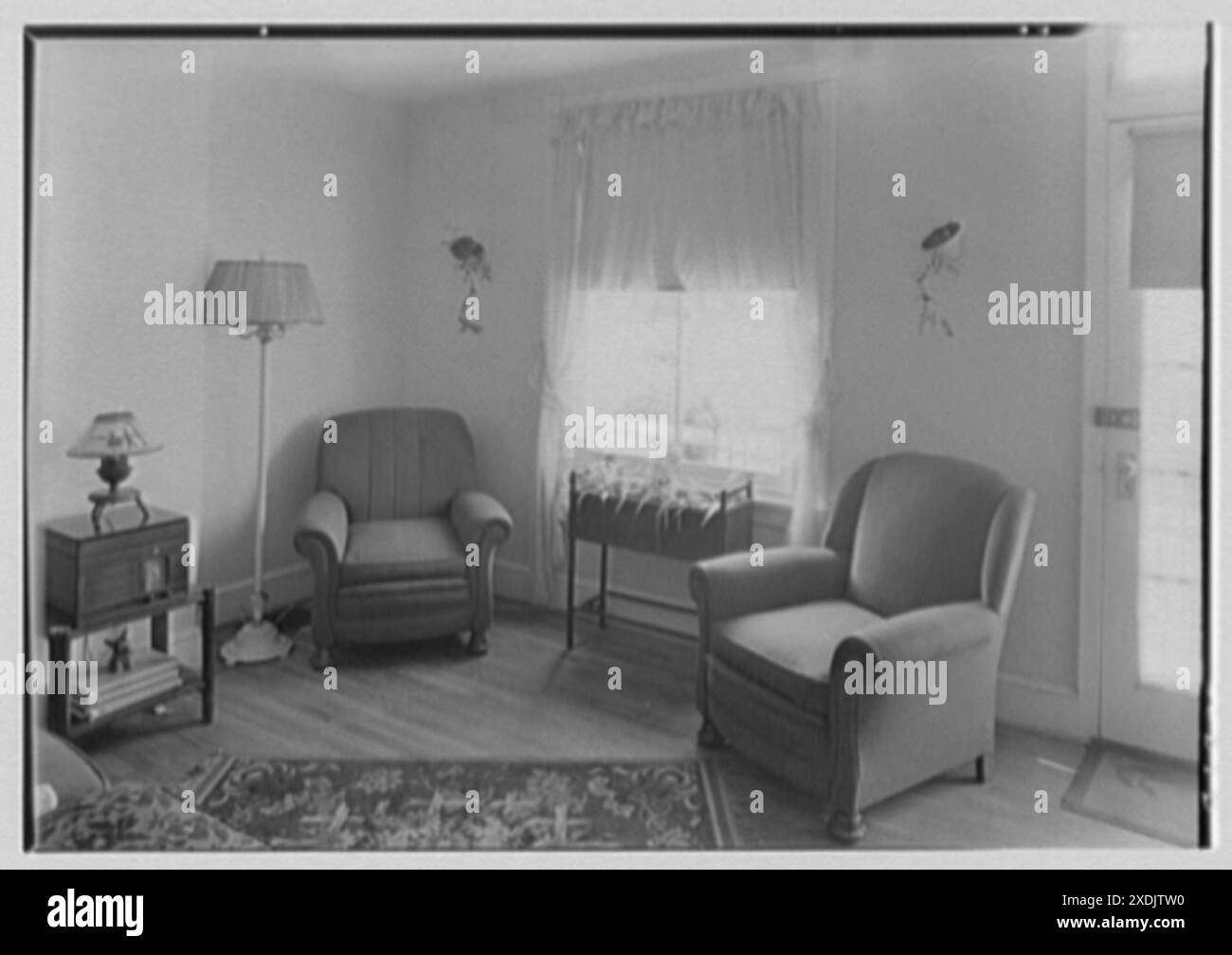 Linmore Street housing, Philadelphia, Pennsylvania. Living room ...