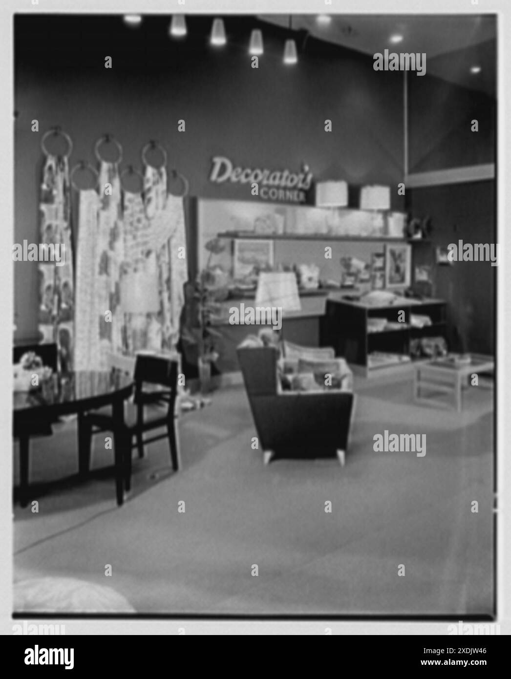 Corner store new york Black and White Stock Photos & Images - Alamy