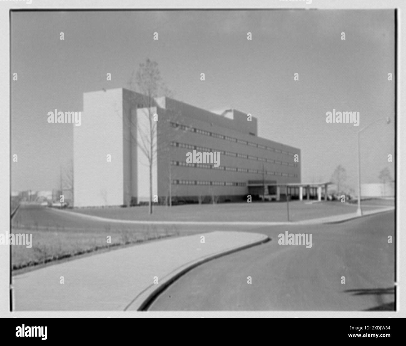 Esso office building. Entrance facade I. Gottscho-Schleisner Collection ...