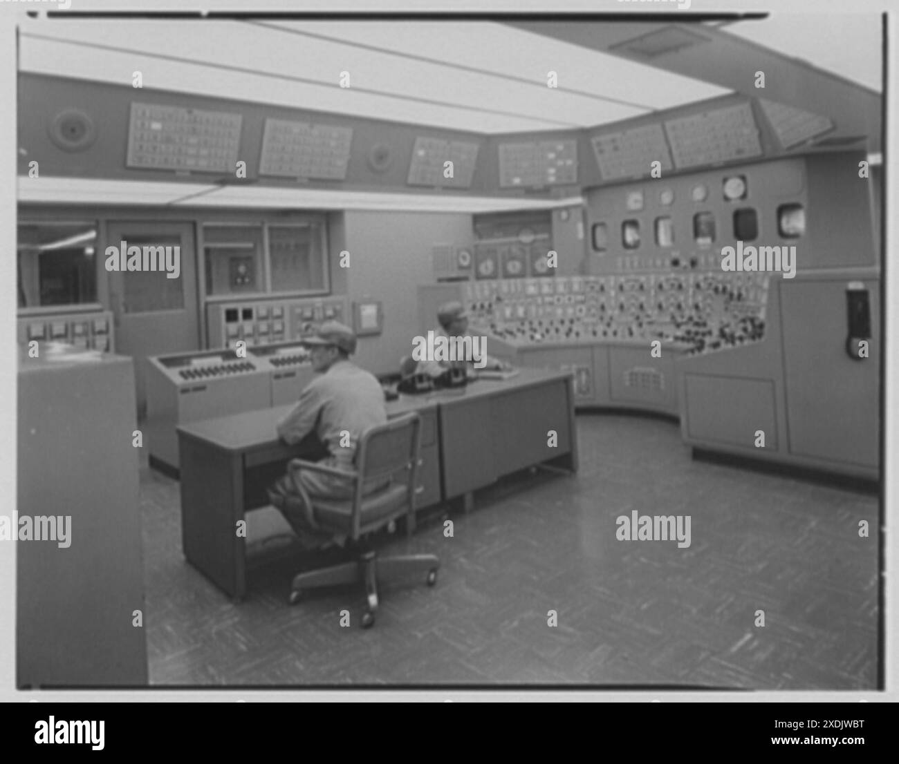 Public Service of New Jersey, Bergen station. Control room. Gottscho ...