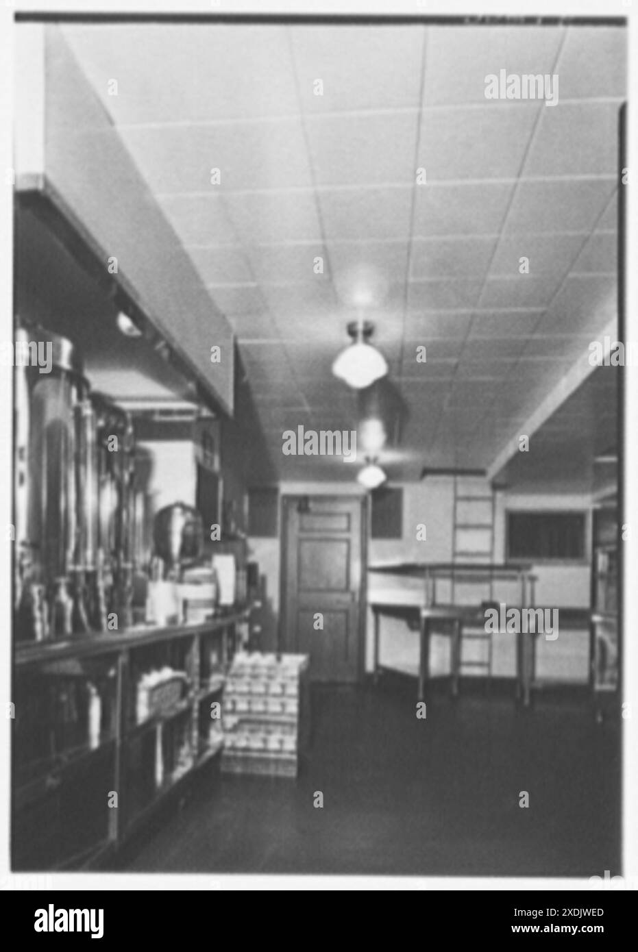 Stouffer's restaurant, E. 42nd St., New York City. Celotex ceiling in ...