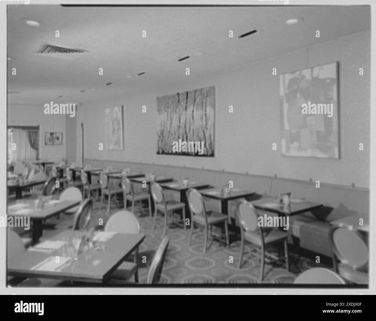Schrafft's, 77th St. and Madison Ave, New York. Dining room, to wall ...