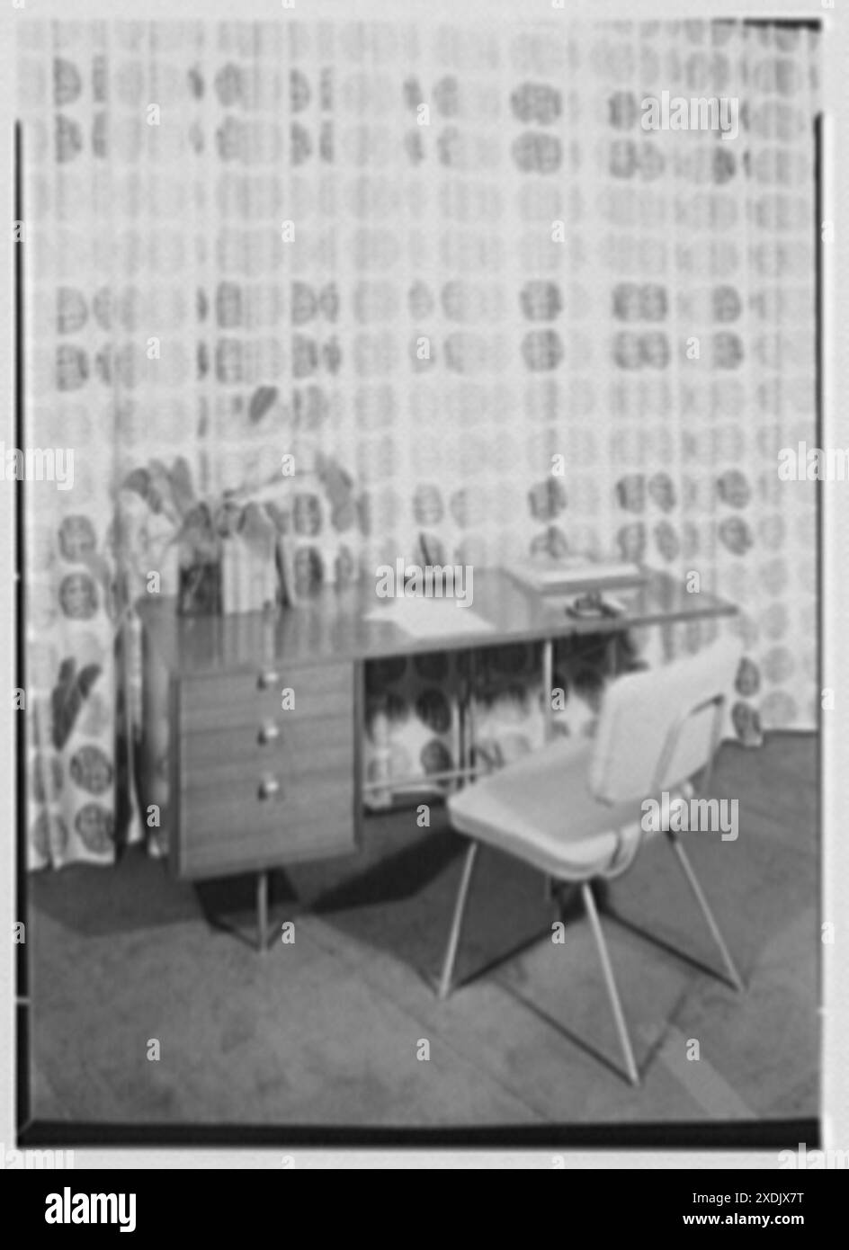 Herman Miller, Inc., business at 1 Park Ave., New York City. Desk II ...