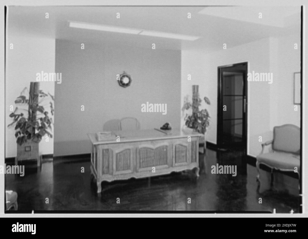 Orr & Associates, 4 W. 58th St., New York City. Reception room ...