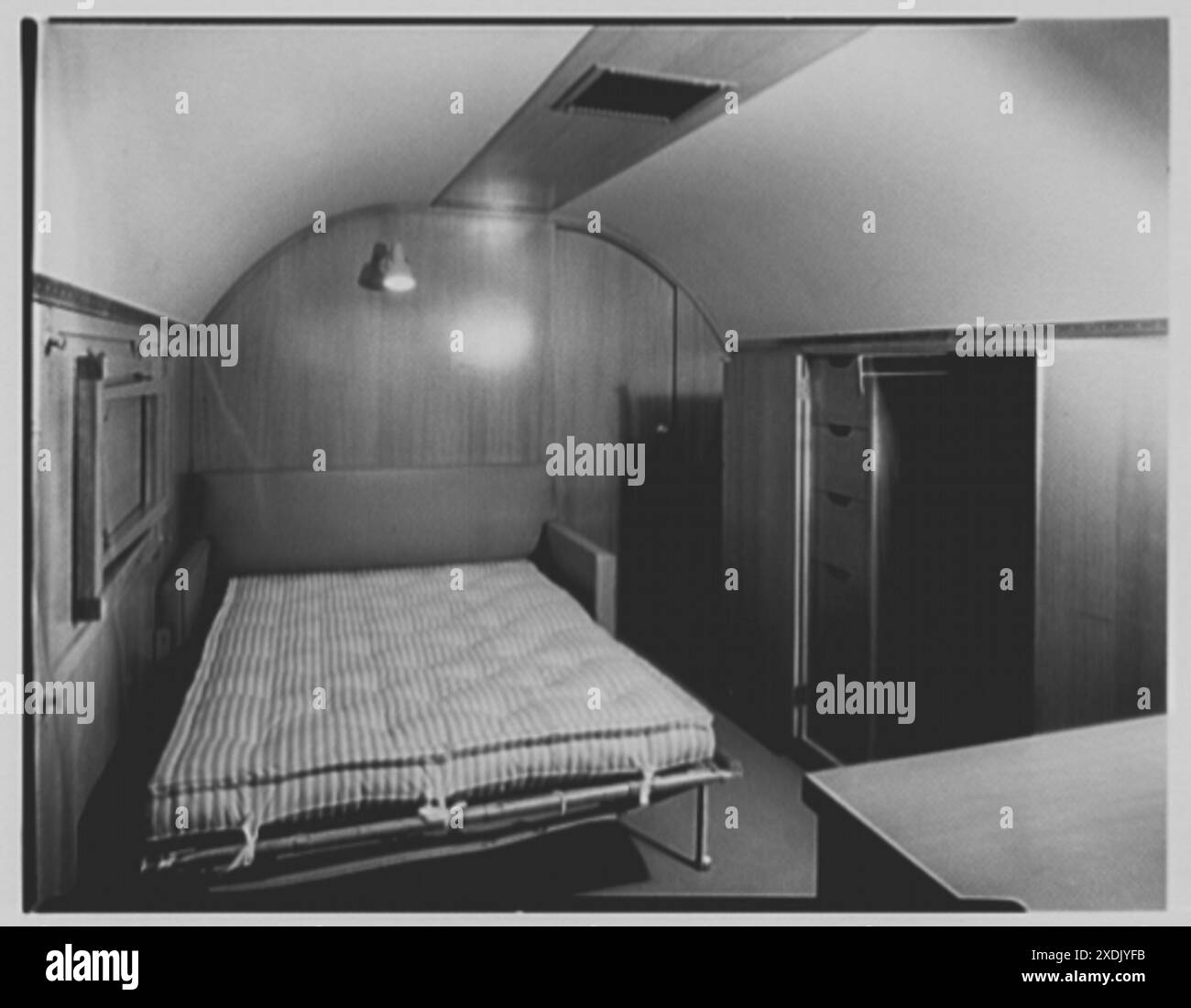 Willauer box. Interior II. Gottscho-Schleisner Collection Stock Photo ...