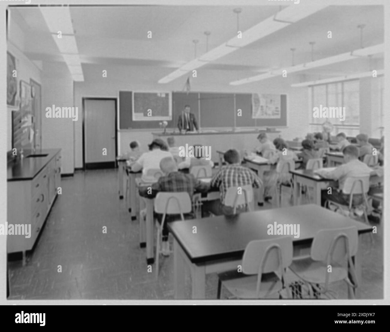 Harry Thompson Junior High School, Syosset, Long Island. Science room ...