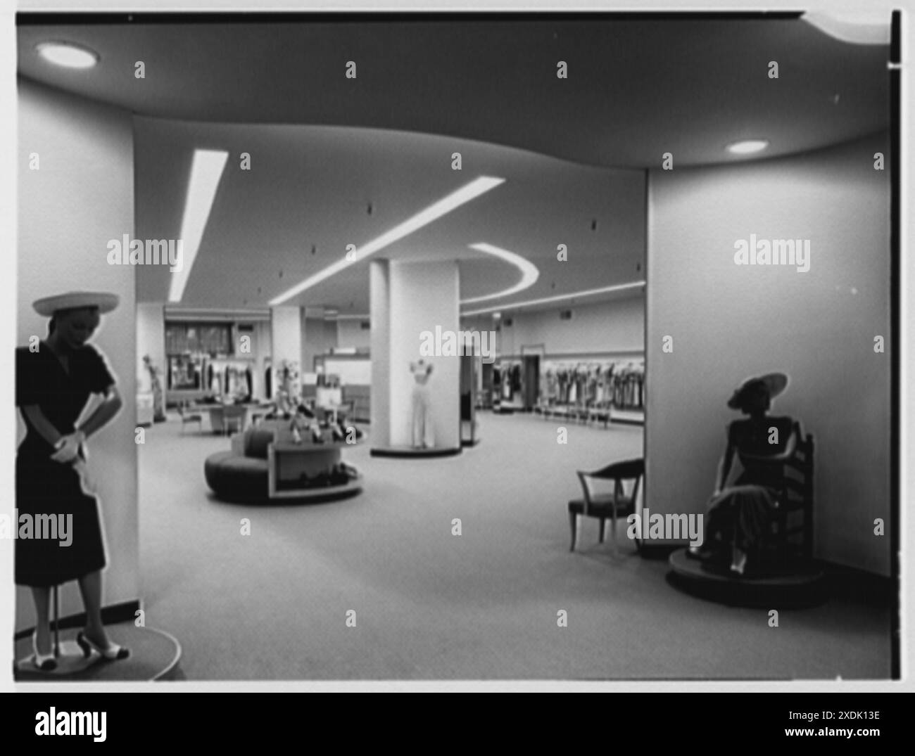 Franklin Simon, business in Garden City, Long Island, New York. Second ...