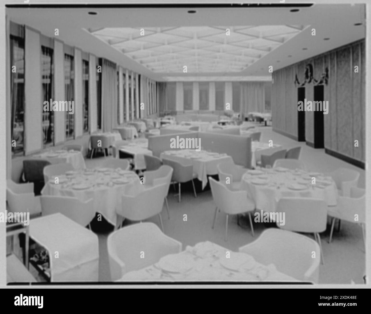Hemisphere Club, Time-Life Building, Rockefeller Center. Dining room ...