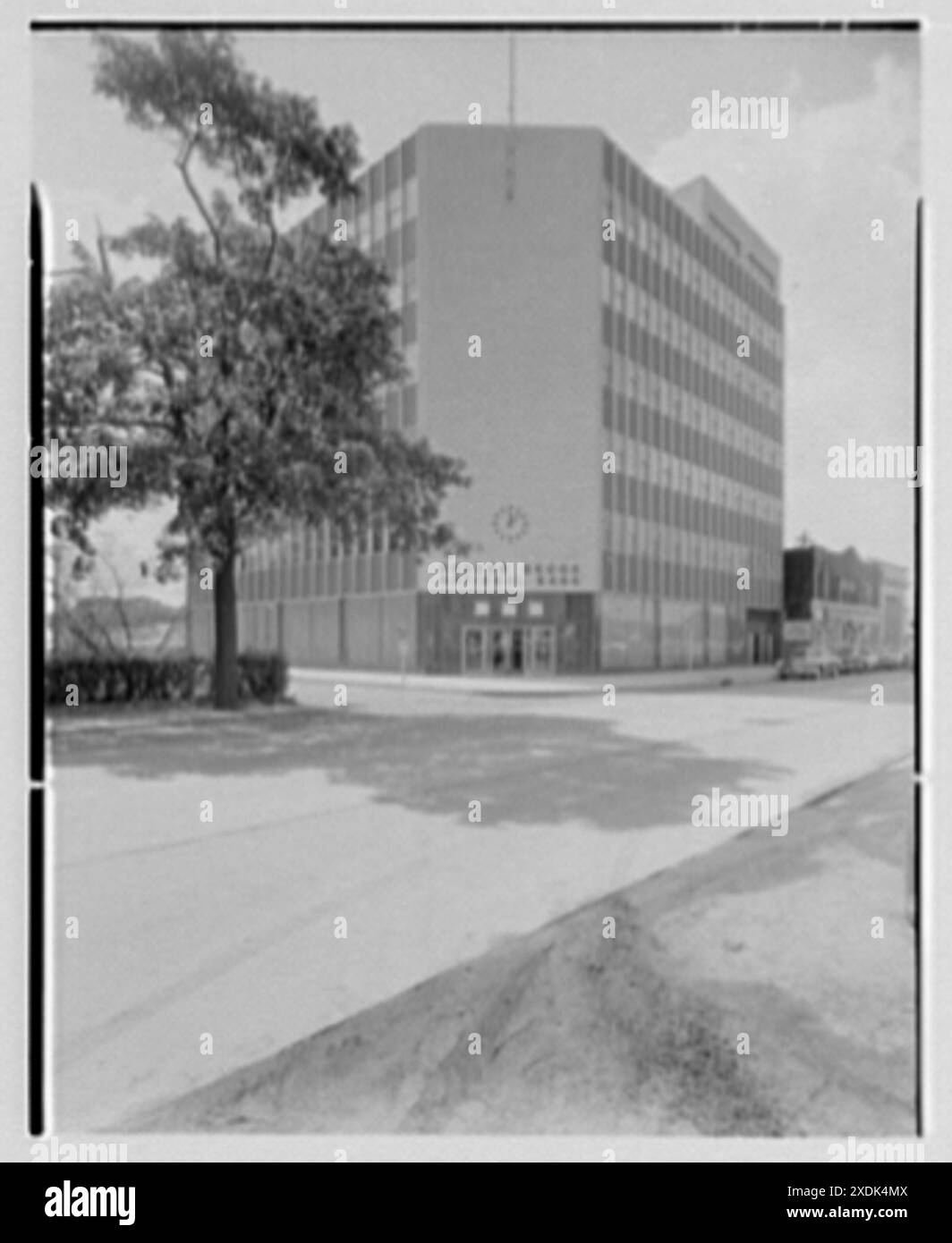 Long Island Lighting Co. Meadowbrook office building. Gottscho ...