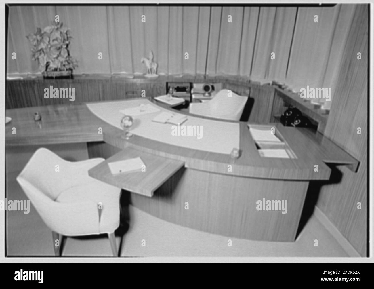 Aldine Paper Co., 535 5th Ave., New York City. Mr. Gould's office I ...