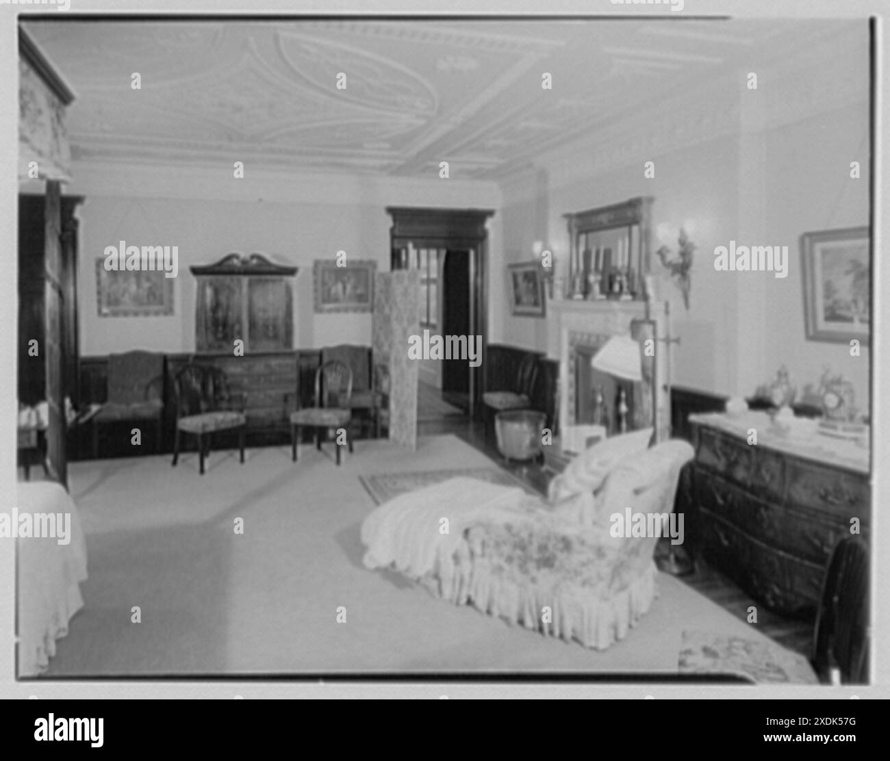 Blue walls bedroom Black and White Stock Photos & Images - Alamy