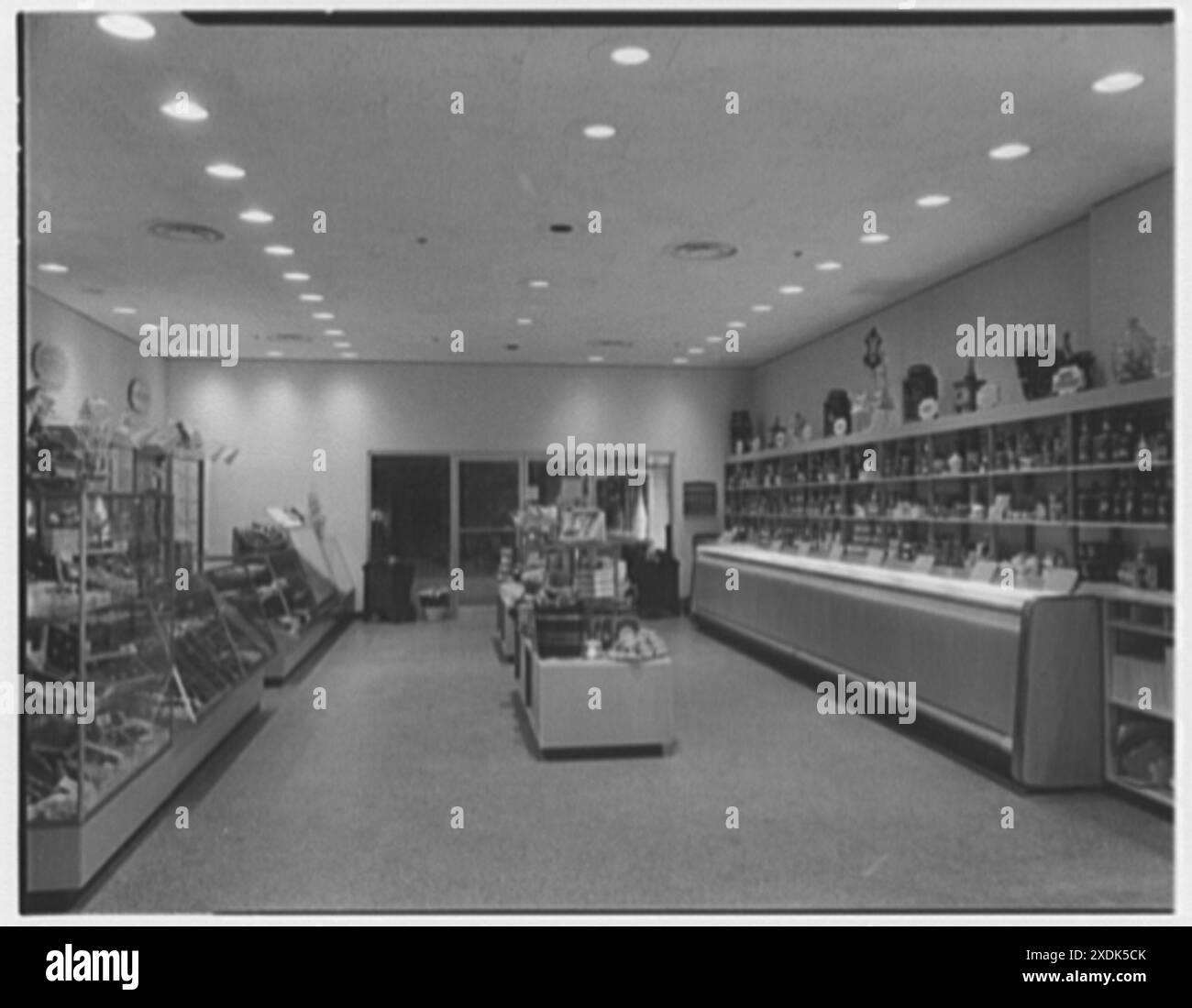 Schrafft's, Eastchester. Store. Gottscho-Schleisner Collection Stock ...