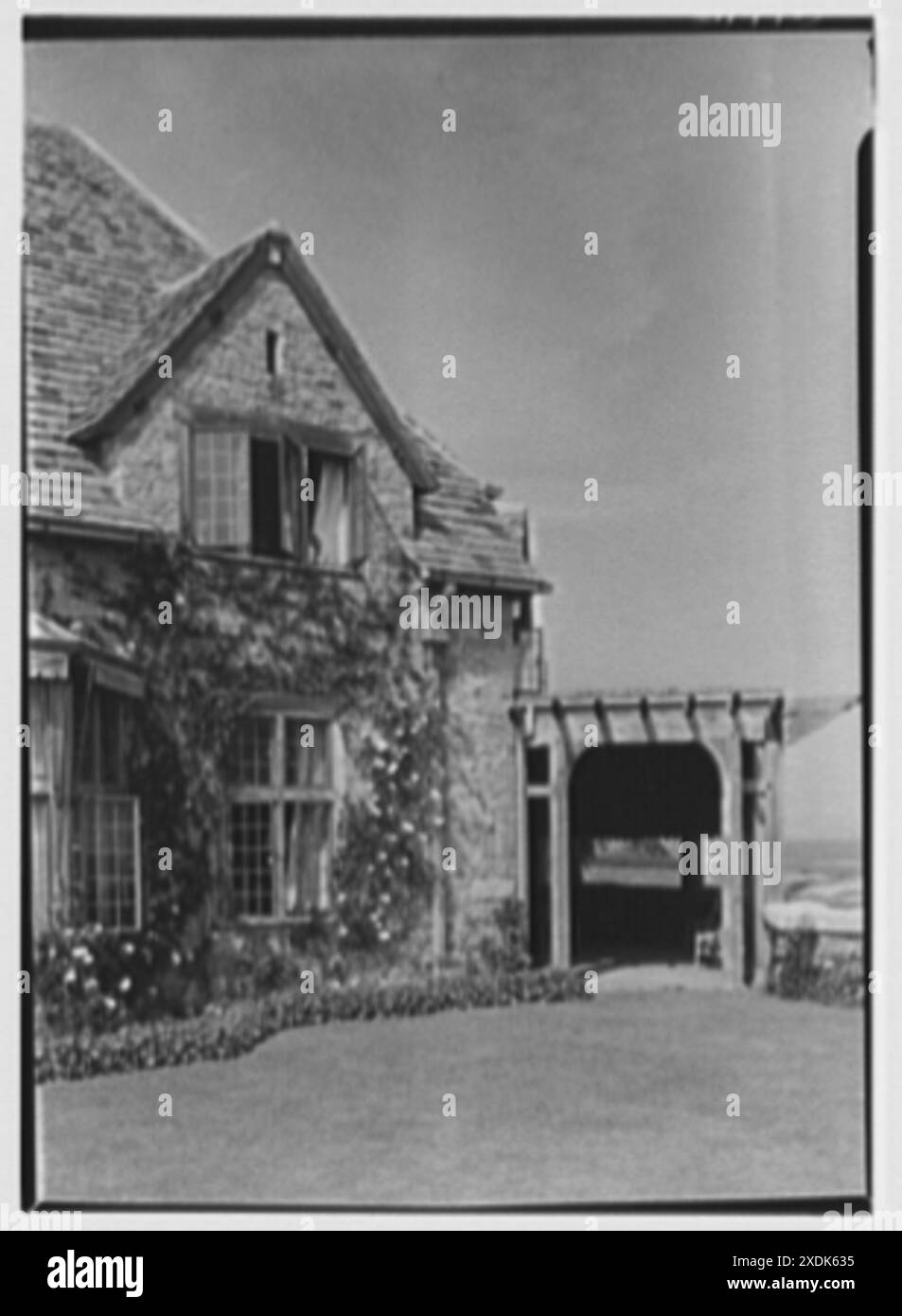 John Russell Pope, residence in Newport, Rhode Island. Detail of living ...