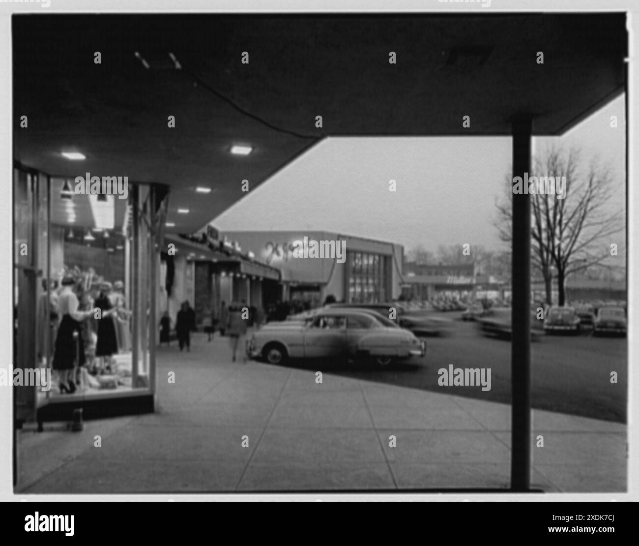 Shopping center, Great Neck, Long Island, New York. Long shot under ...