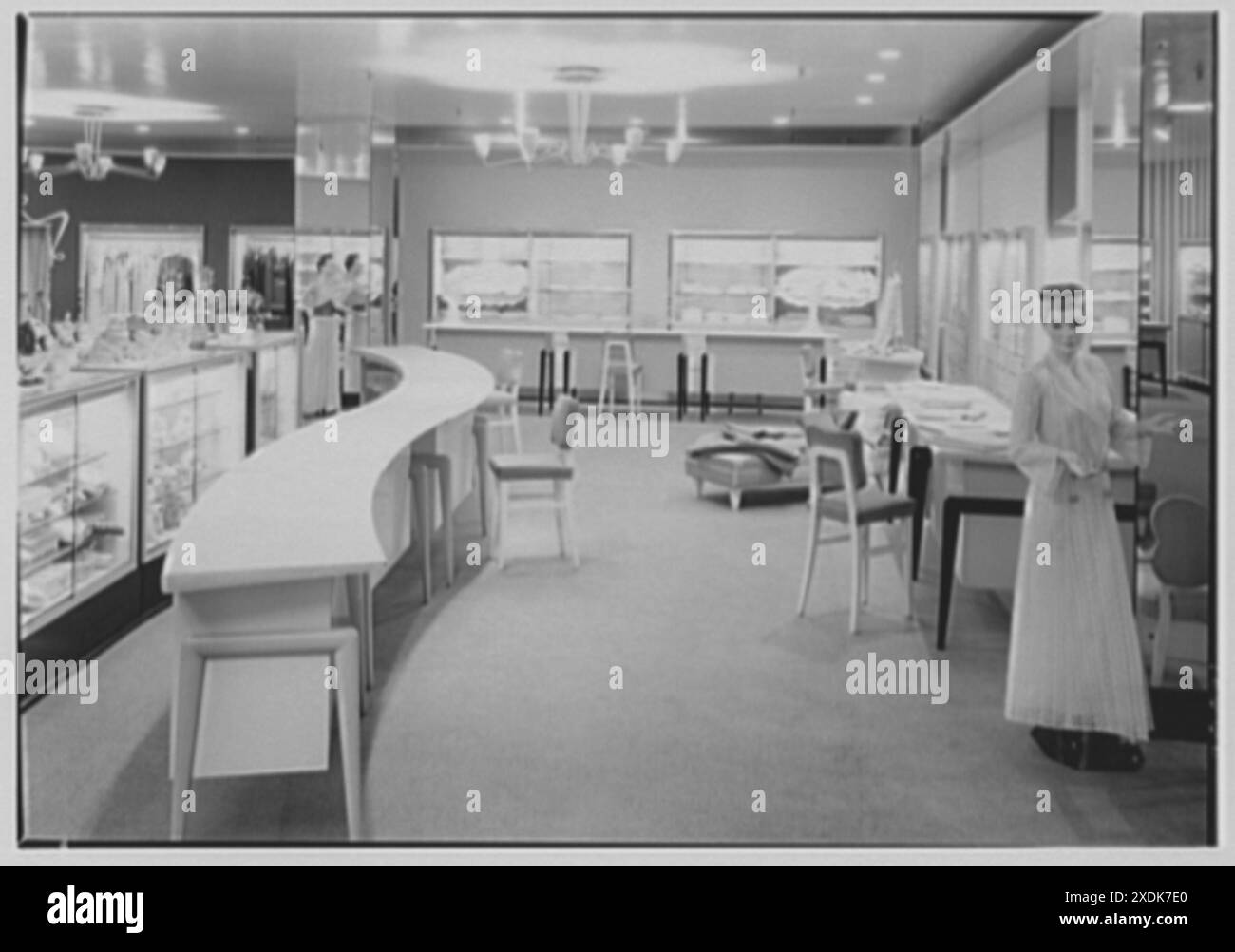 Bonwit Teller, business at 17th and Chestnut, Philadelphia ...