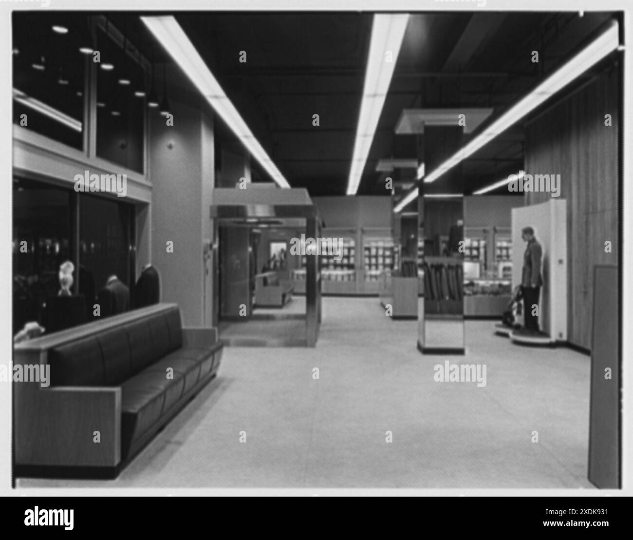 Franklin Simon men's shop, business on 5th Ave., New York City ...