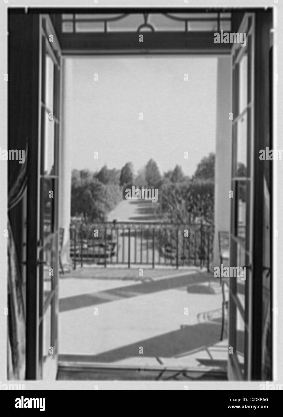 Mr. and Mrs. Edgar B. Stern, residence at 11 Garden Ln., New Orleans ...