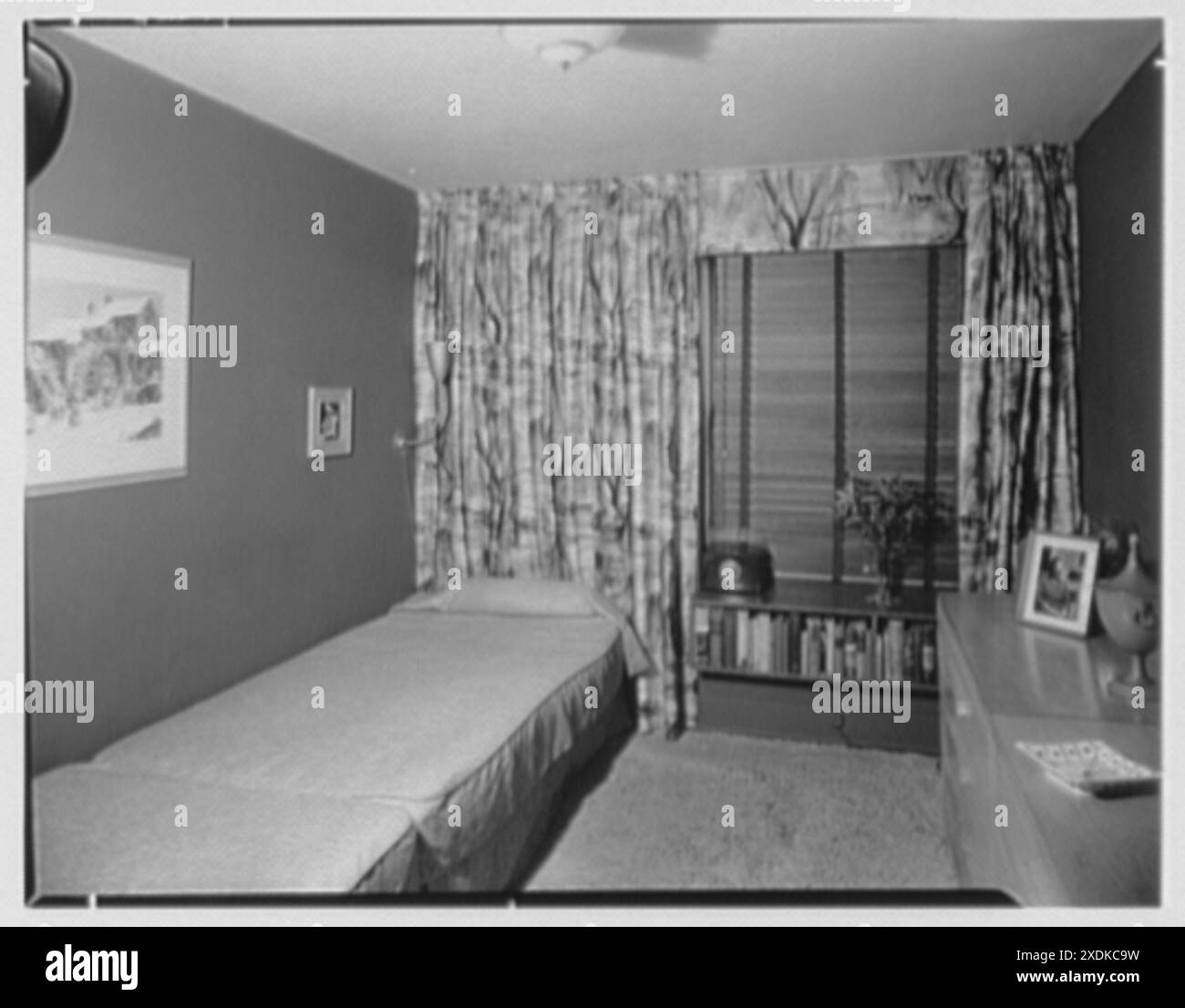 DeBrown and Zellers, 44 E. 80th St., New York City. Bedroom window III ...