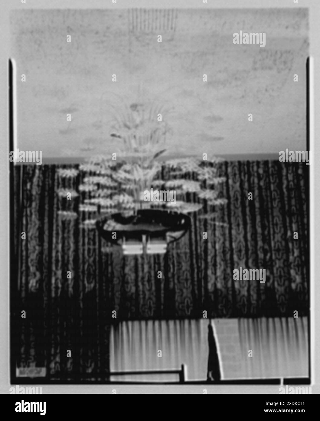 Schrafft's, 488 Madison Ave., New York City. Lighting fixture. Gottscho ...