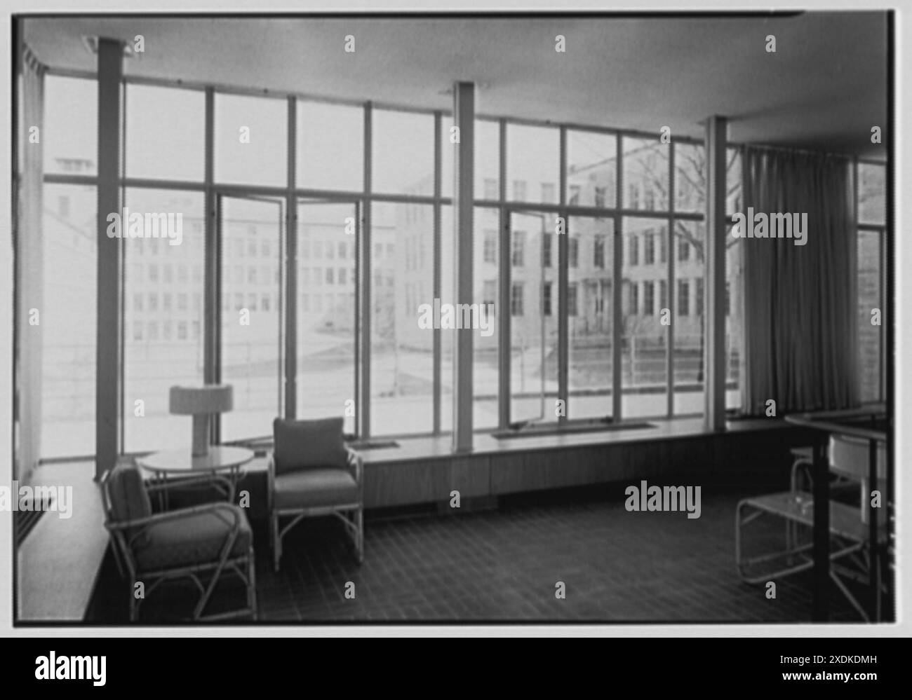 Bell Telephone Laboratory, Murray Hill, New Jersey. Lounge windows ...