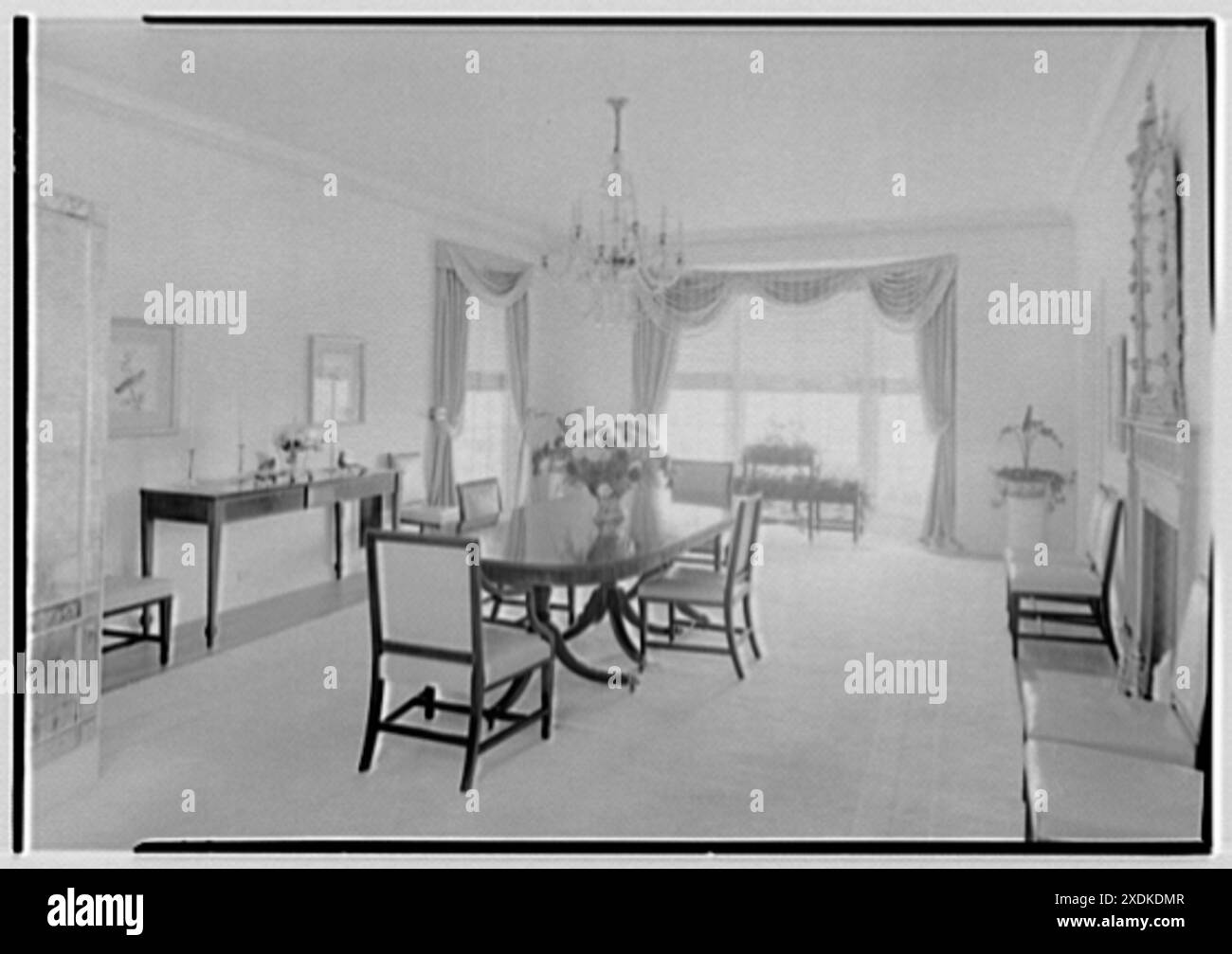 Edwin V. Quinn, residence on Ocean Blvd., Palm Beach, Florida. Dining ...