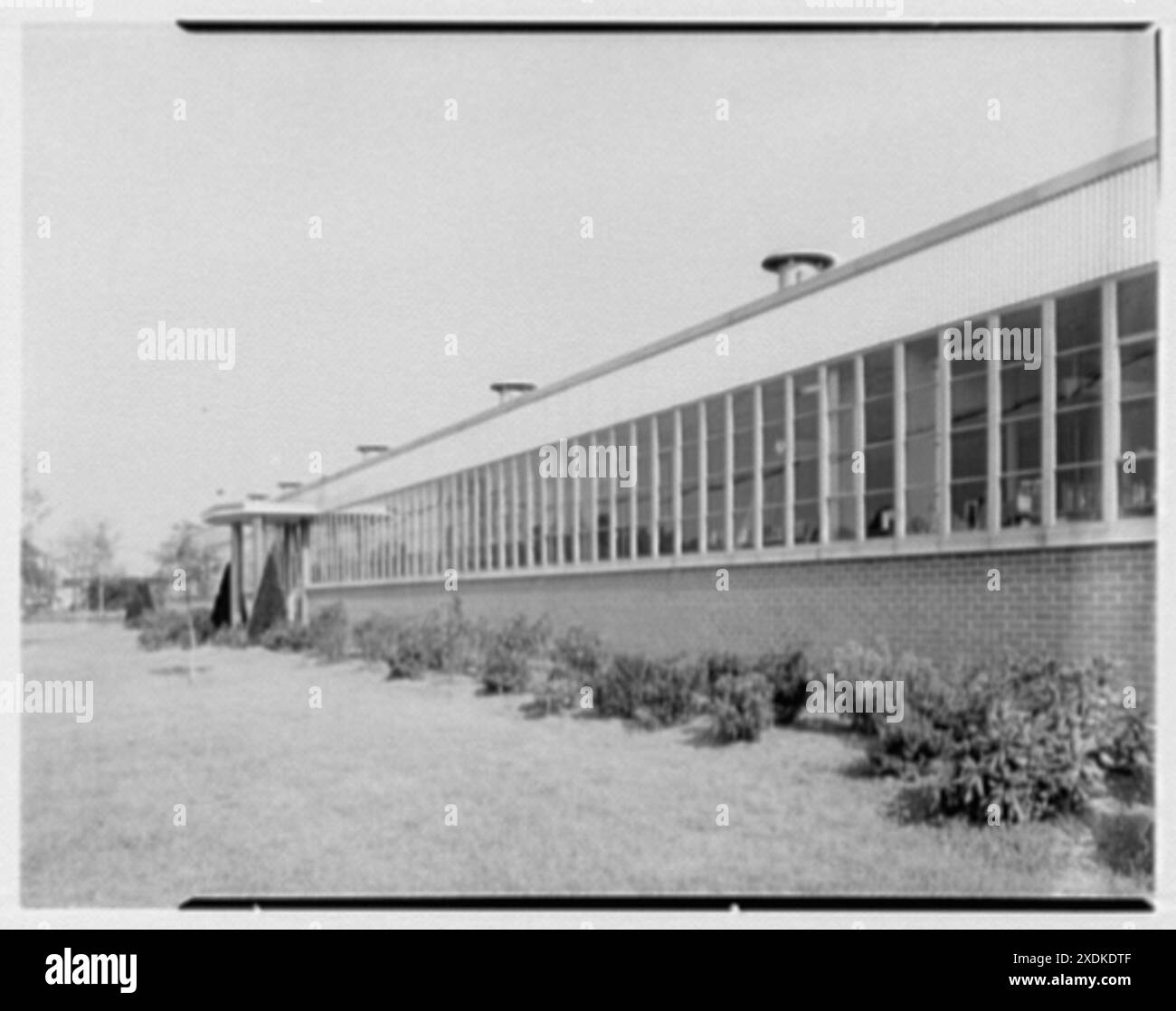 Interchemical Corp., Hawthorne, New Jersey. Entrance facade, sharp ...