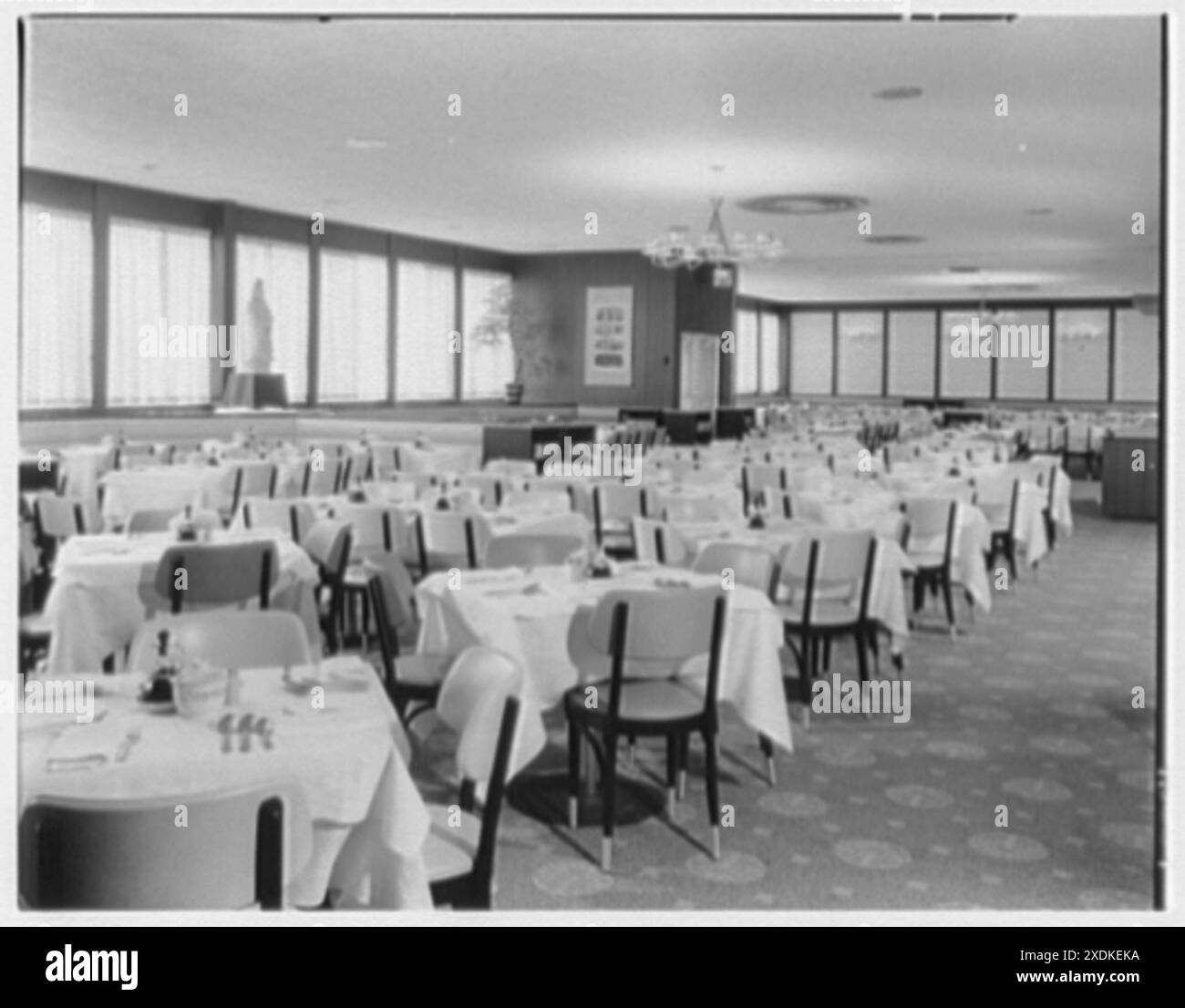 Gum Wah, Old Country Rd., Westbury, Long Island. Dining room, general ...