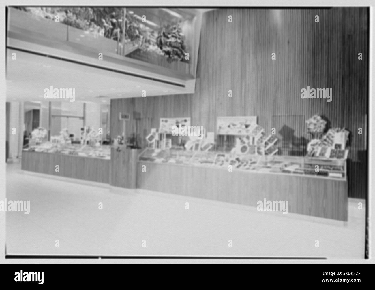 Schrafft's, Esso Building, Rockefeller Center, New York City. Candy ...