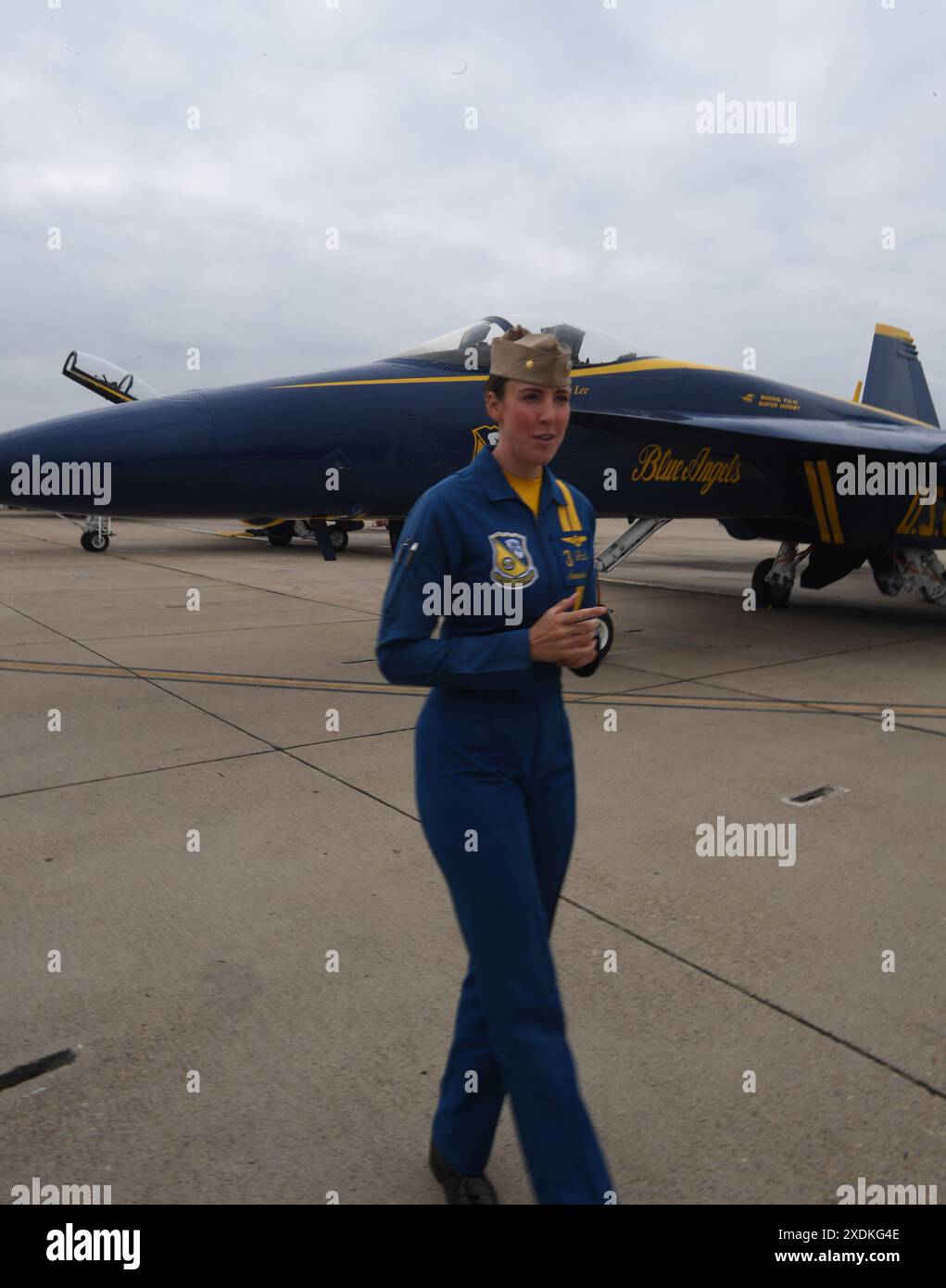Lt. Commander Amanda Lee next to Blue Angel 3 F/A-18 Stock Photo - Alamy