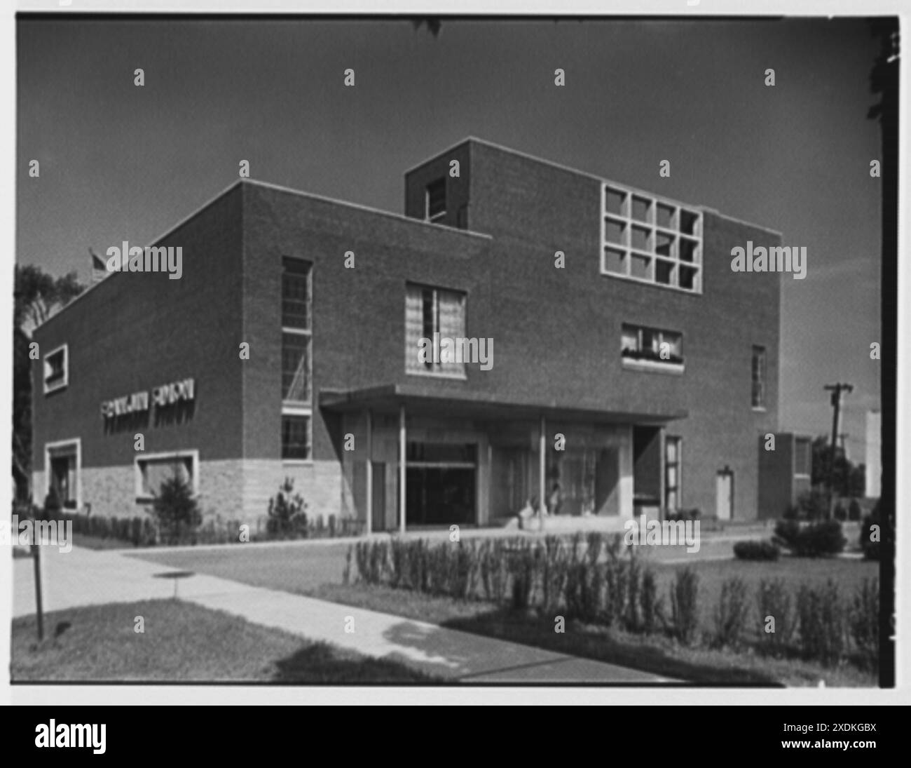 Franklin Simon, business in Garden City, Long Island, New York. Rear ...