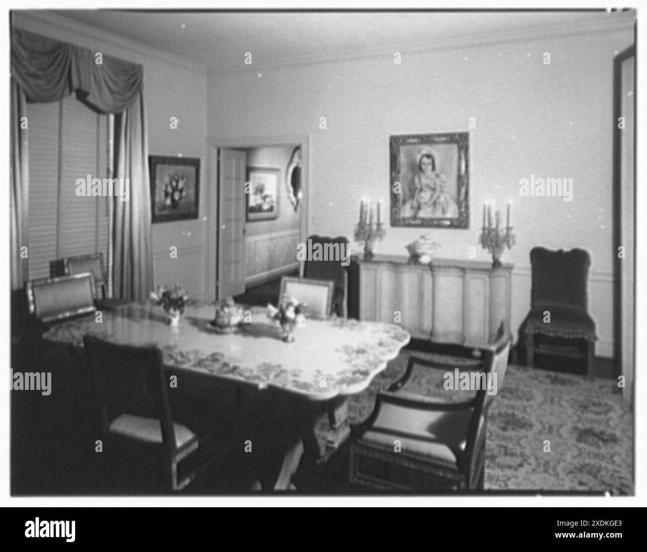 Mrs. Howell Howard, residence at 895 Park Ave., New York City. Dining ...