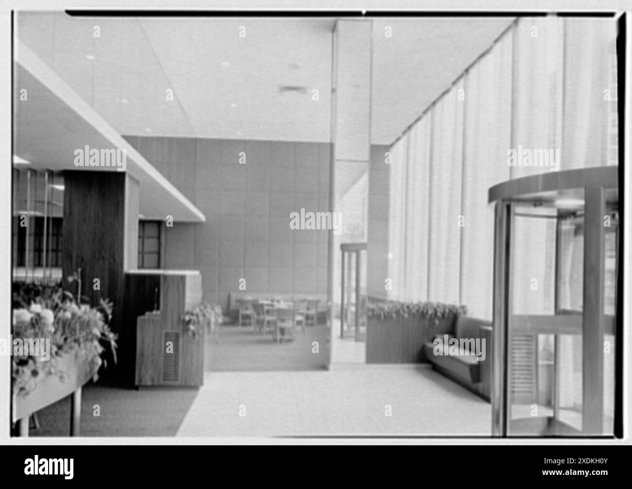 Schrafft's, Esso Building, Rockefeller Center, New York City. Entrance ...
