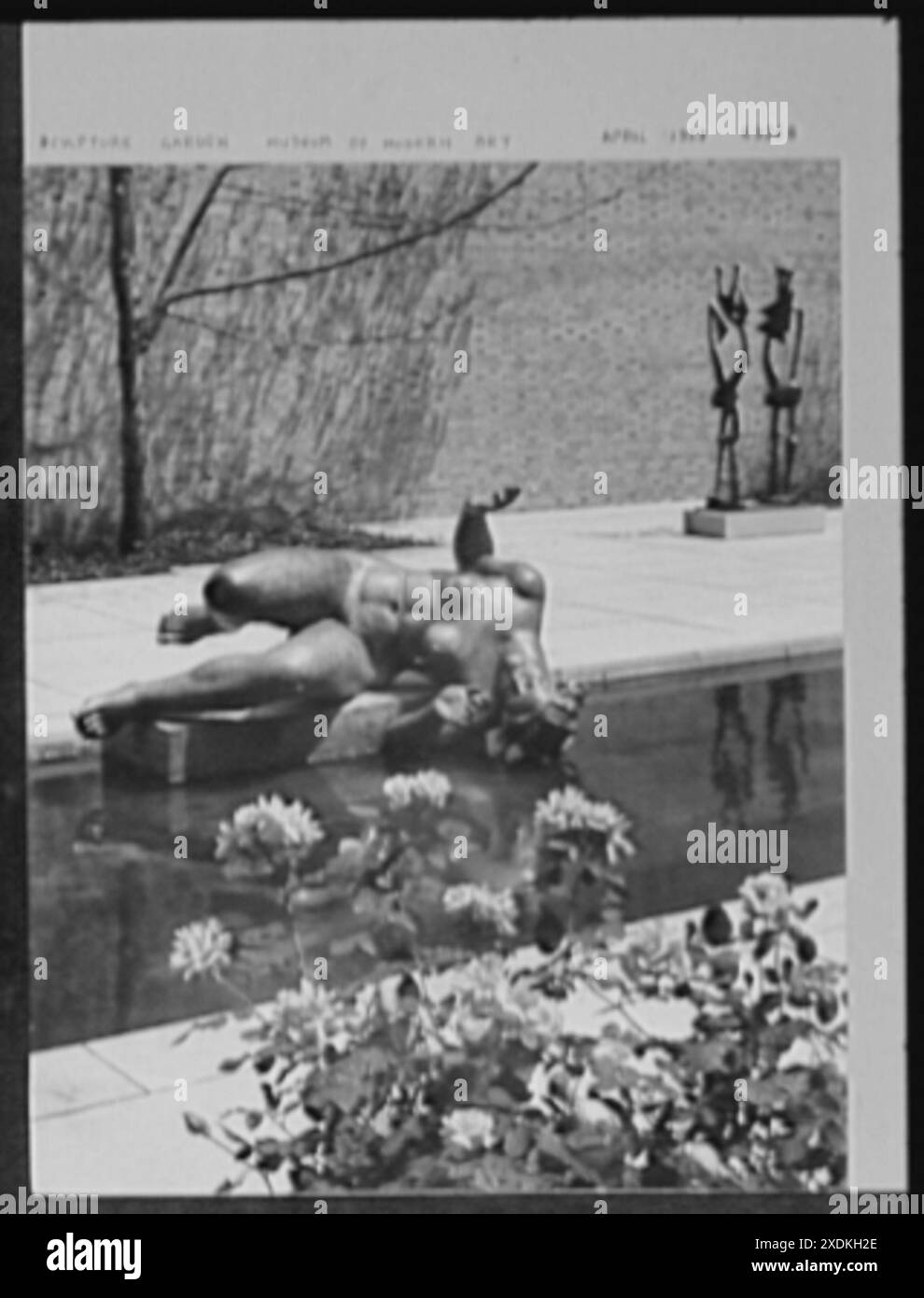 Modern art sculpture garden Black and White Stock Photos & Images - Alamy