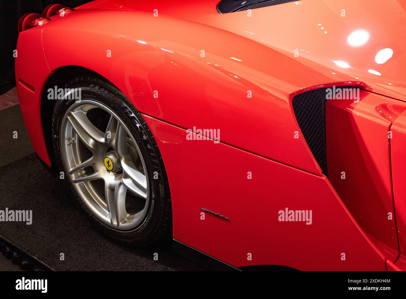 Vector cars logo hi-res stock photography and images - Alamy