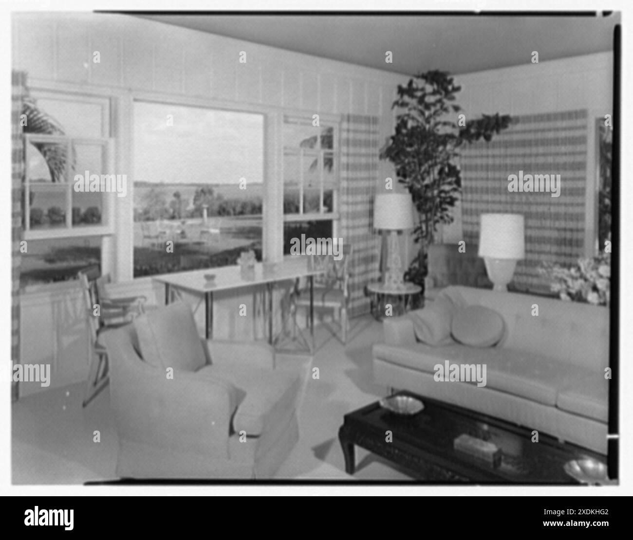 Mr. and Mrs. J.E. Kiernan, residence in Stuart, Florida. Garden room II ...