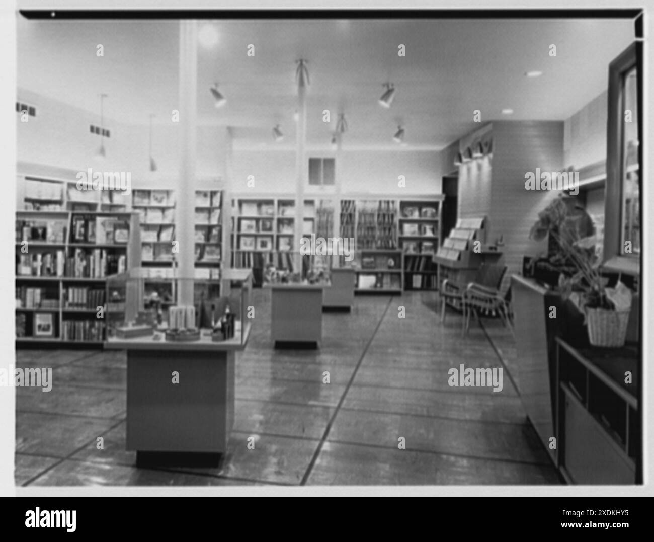Mary Elizabeth Shop, business at 105 Wolf's Ln., Pelham, New York ...