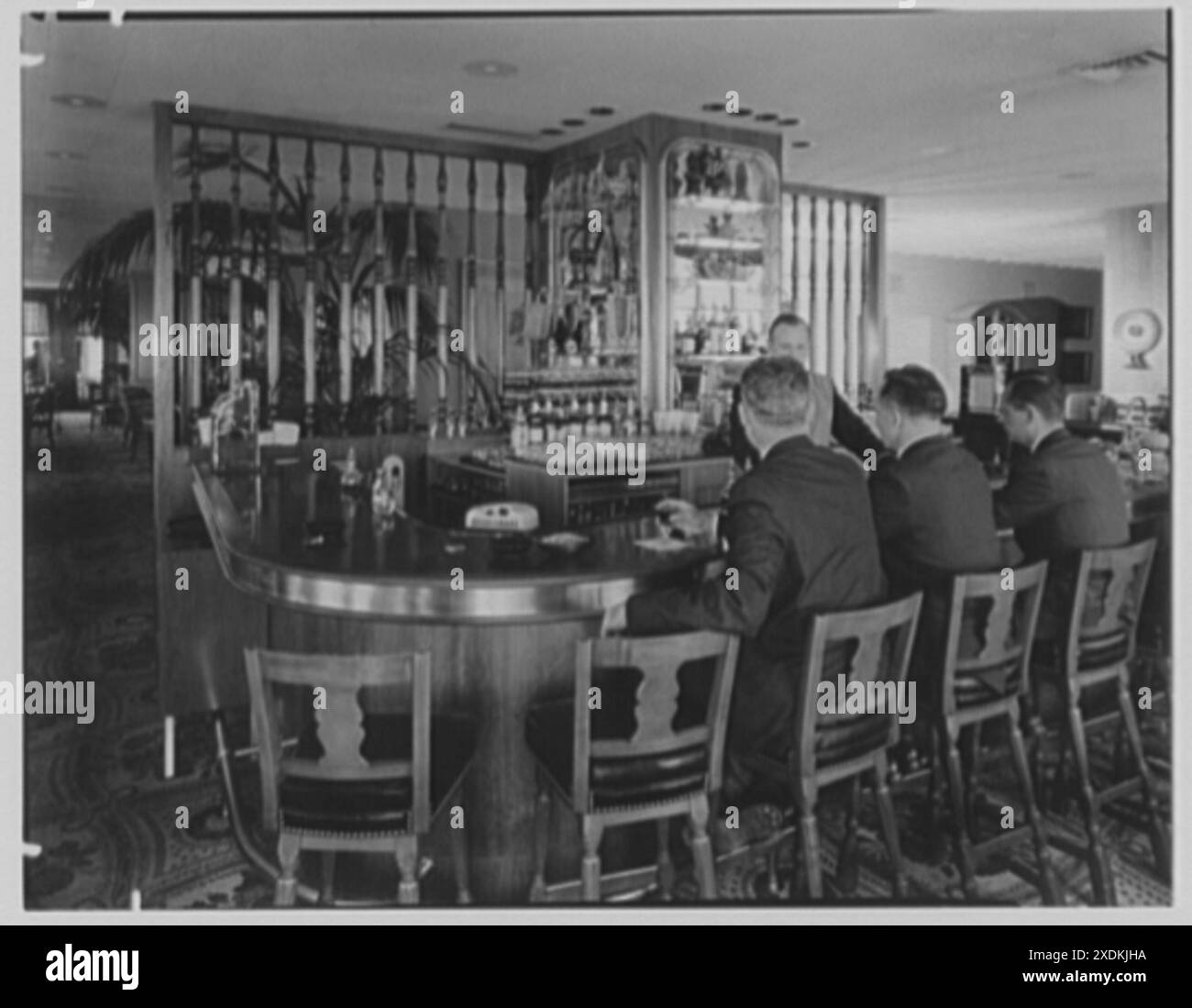 Stouffer's restaurant, 666 5th Ave., New York. Bar. Gottscho-Schleisner ...
