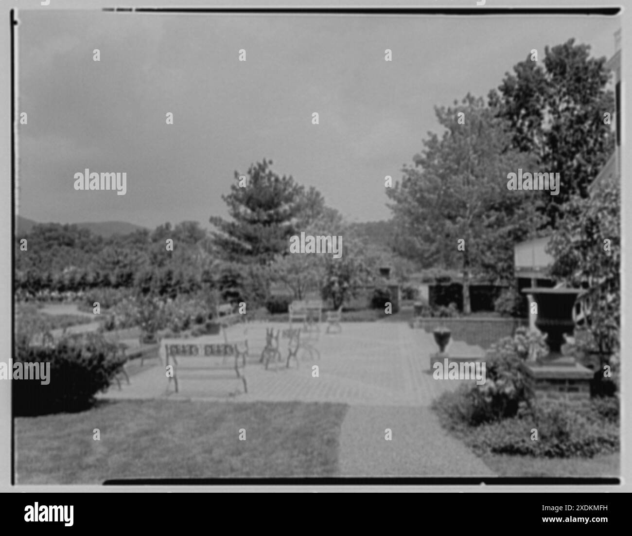 Patio residential building terrace Black and White Stock Photos ...