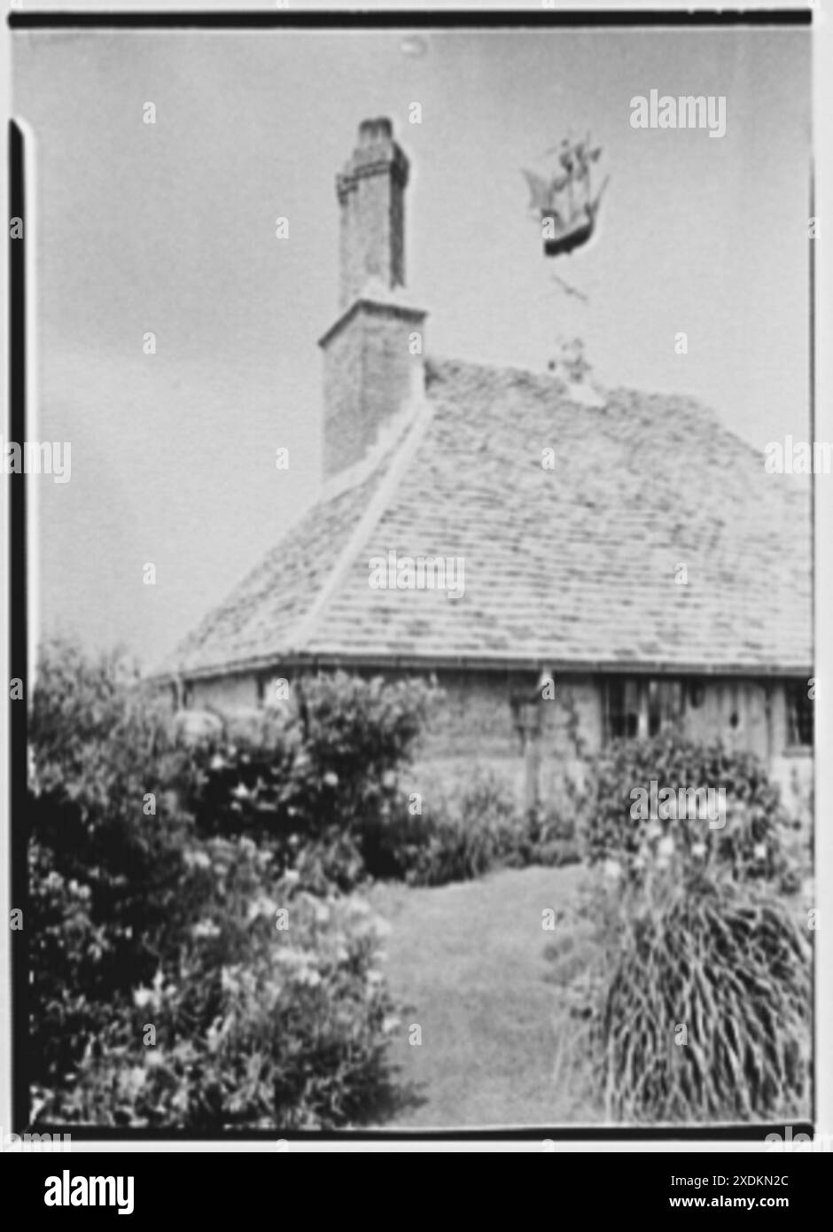 John Russell Pope, residence in Newport, Rhode Island. Studio, vertical ...