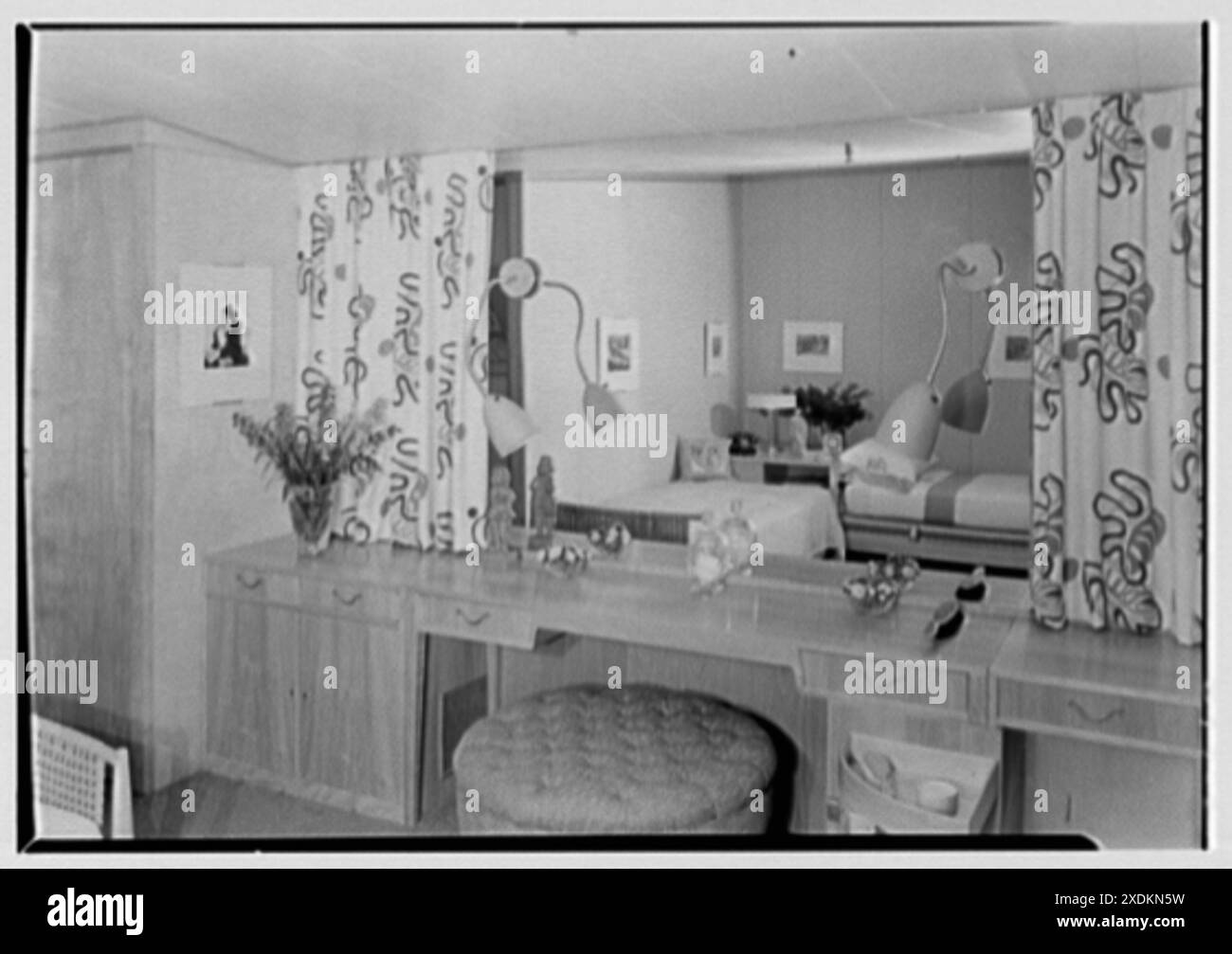 Collier's House at PEDAC, New York City. Master bedroom. Gottscho ...