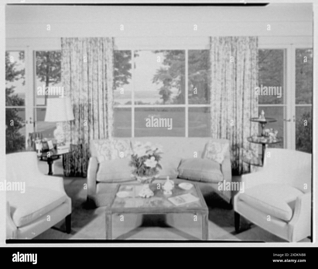 Robert F. De Graff, residence in Mill Neck, Long Island. Living room ...