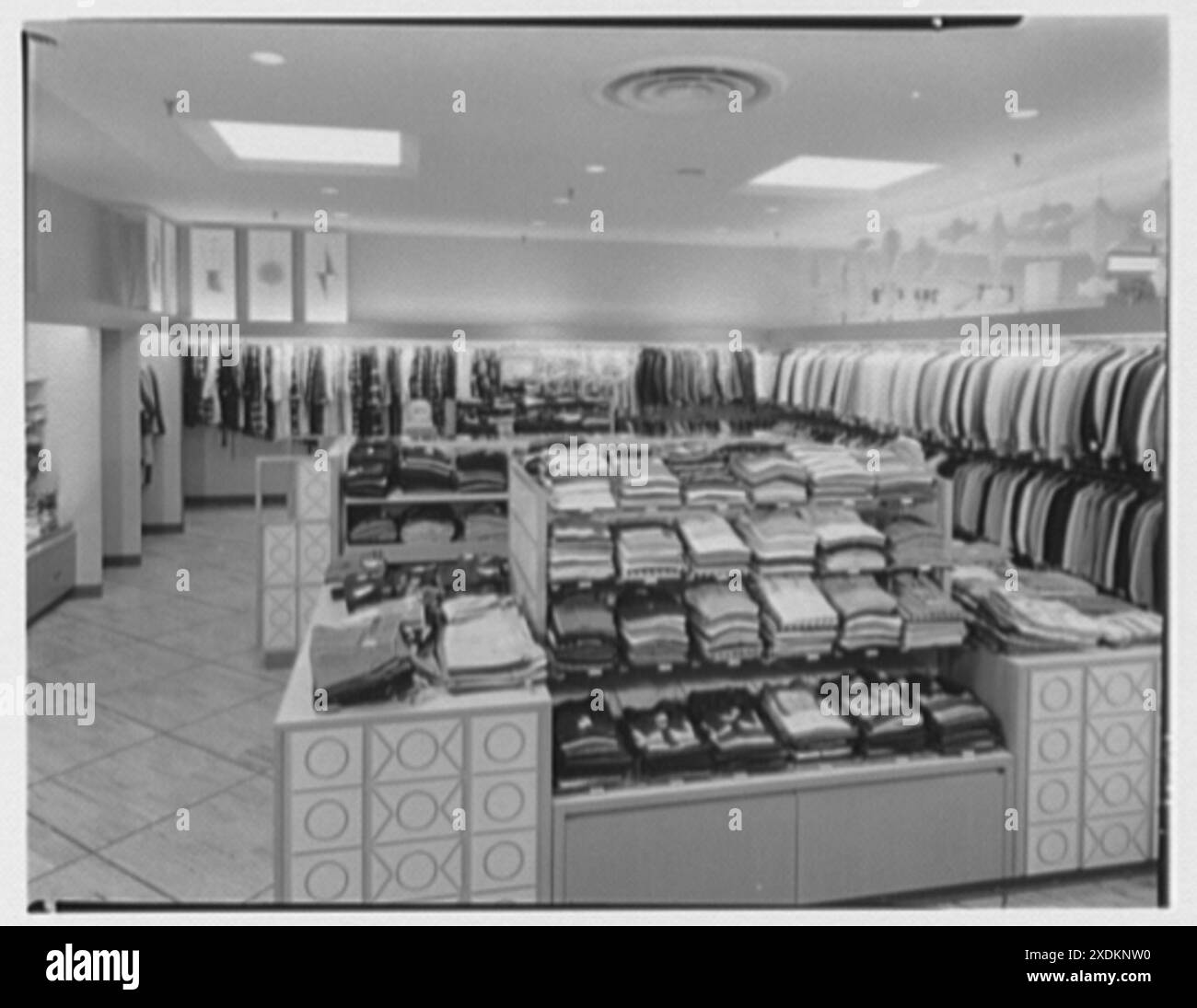 Burdine's department store, business in 163rd St. Shopping Center ...