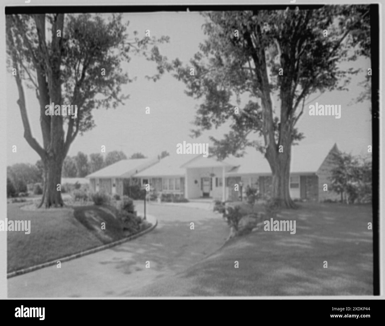 Kane, residence in Kings Point, Great Neck, Long Island. Entrance ...