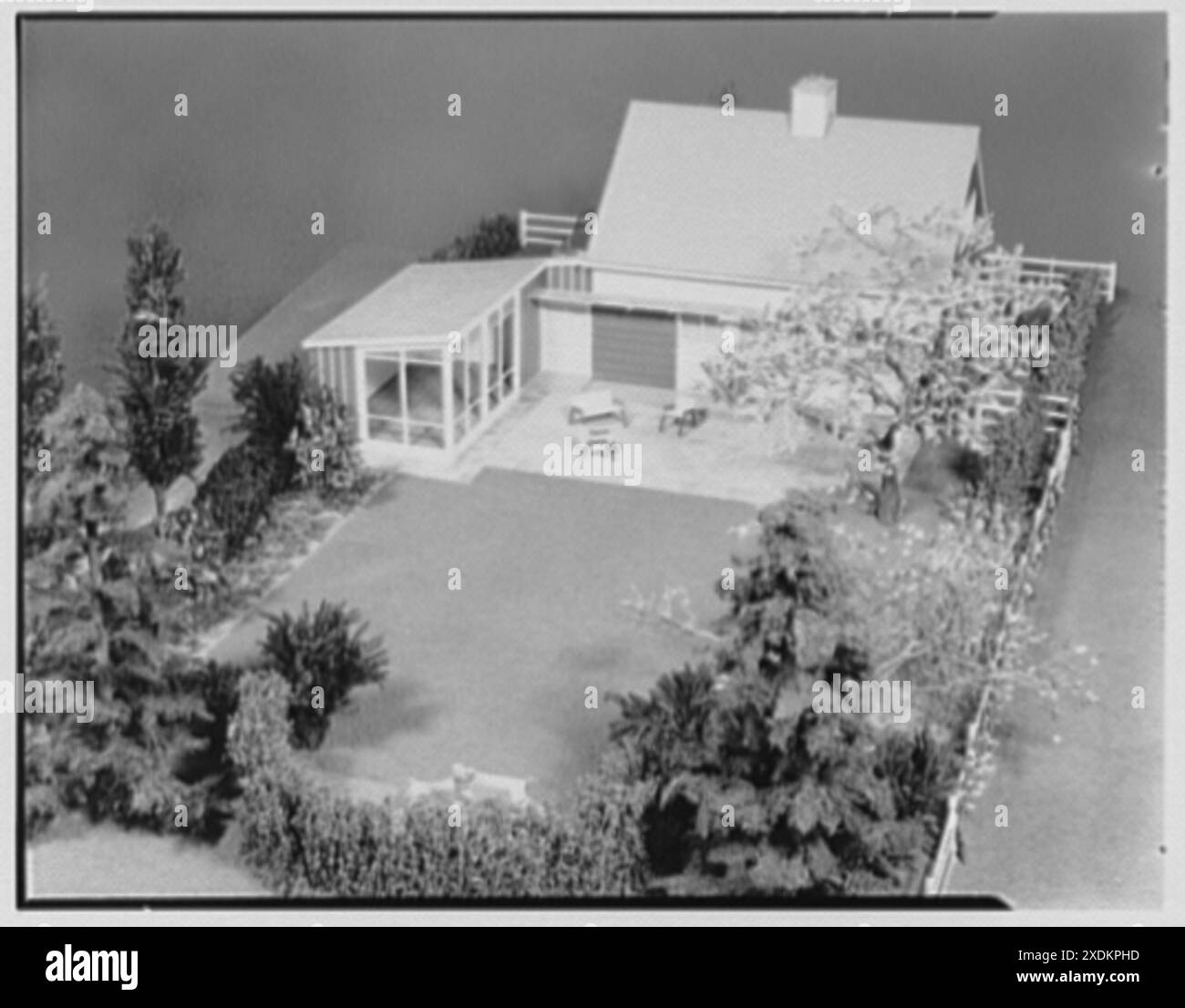 Raymond Barger Studio, Stamford, Connecticut. Red house I. Gottscho ...