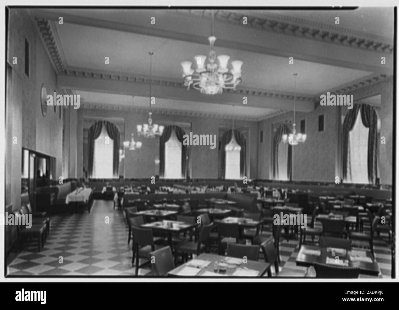 Schrafft's, 2285 Broadway, New York City. General view of restaurant ...