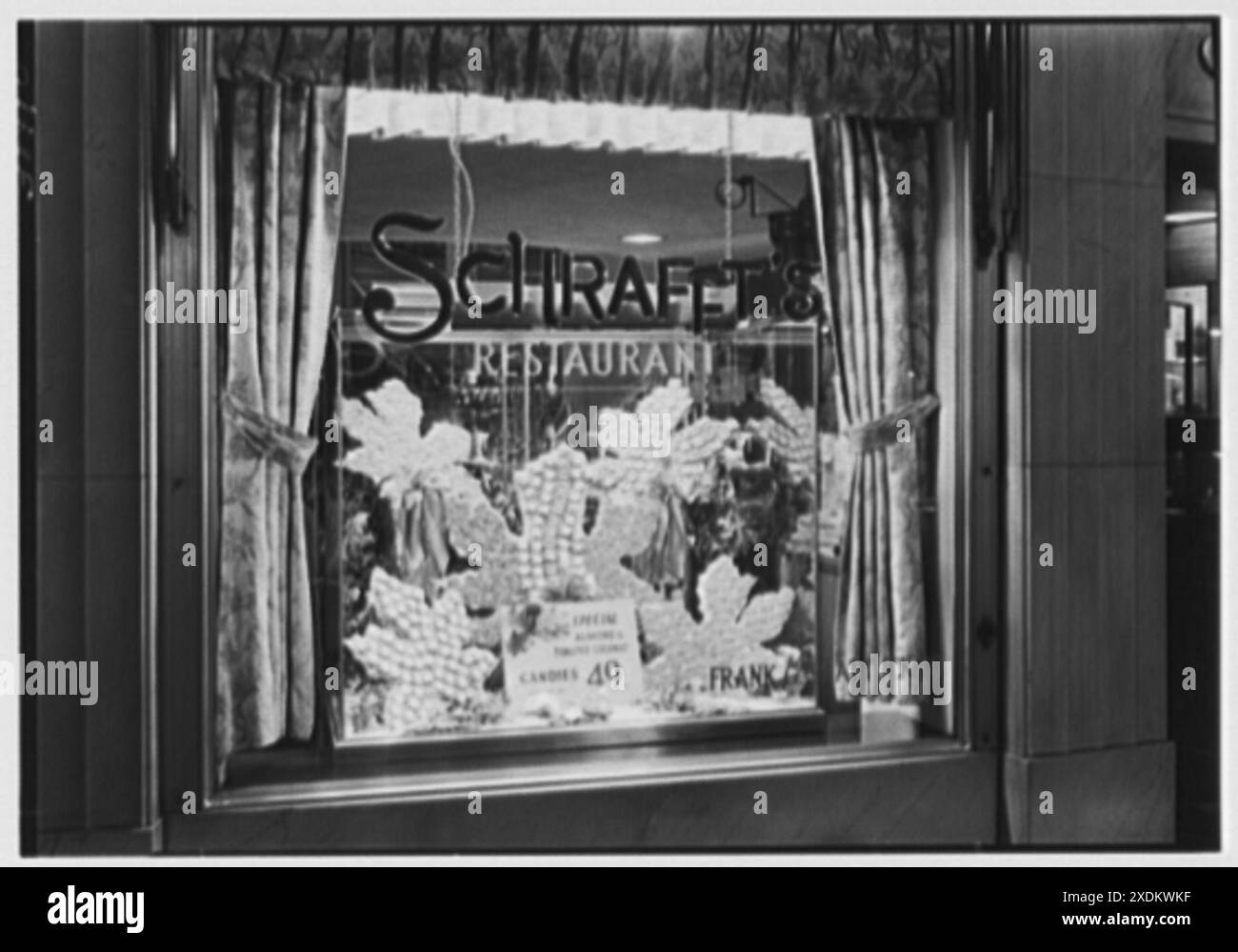 Schrafft's, 61 5th Ave., New York City. Candy show window. Gottscho ...